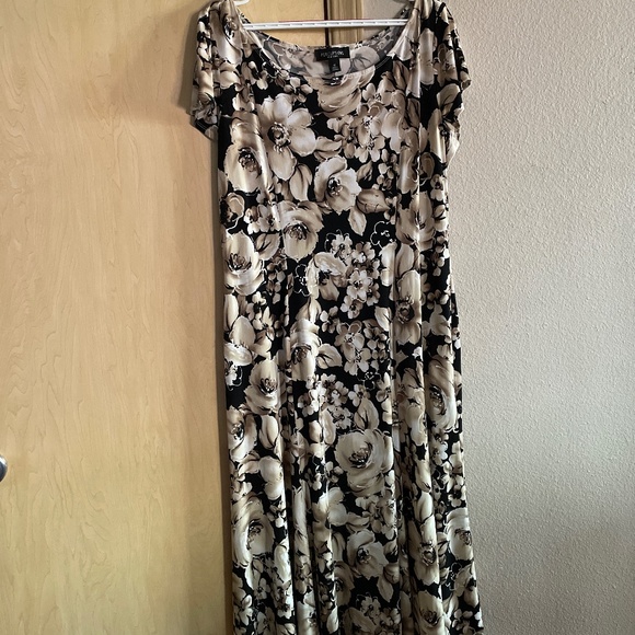 Perceptions | Dresses | Women 8 Gorgeous Floral Maxi Dress Elegant ...